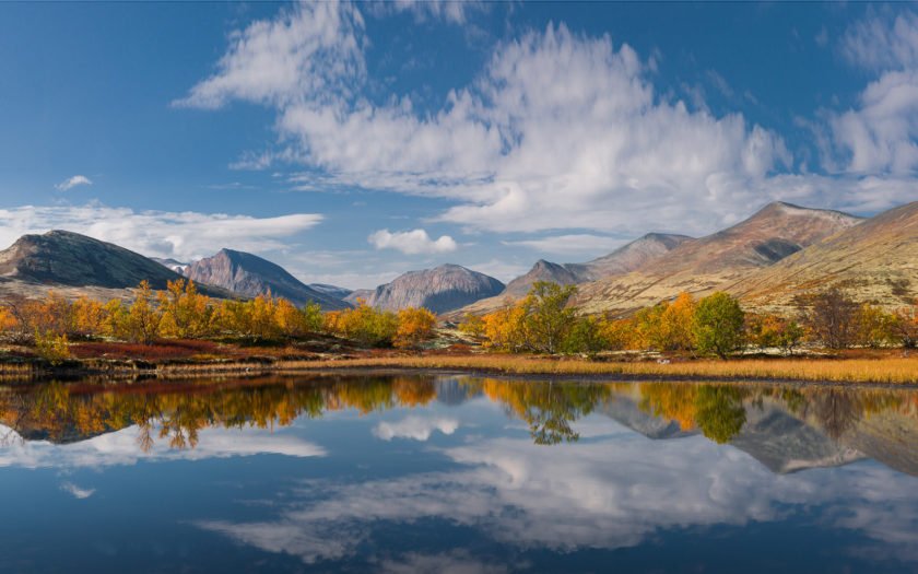 The Icy Lake In Dørålen In Rondane National Park Norway Mountains ...